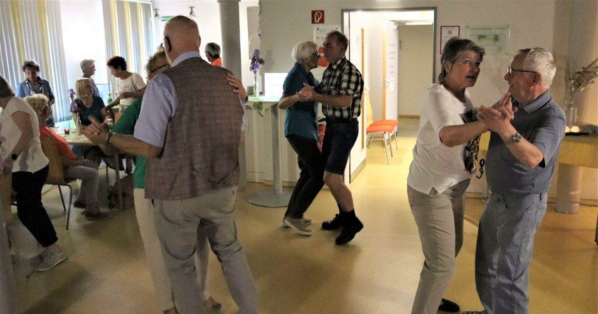 Bei „Rot sind die Rosen“ füllt sich die Tanzfläche | Bad Kreuznach