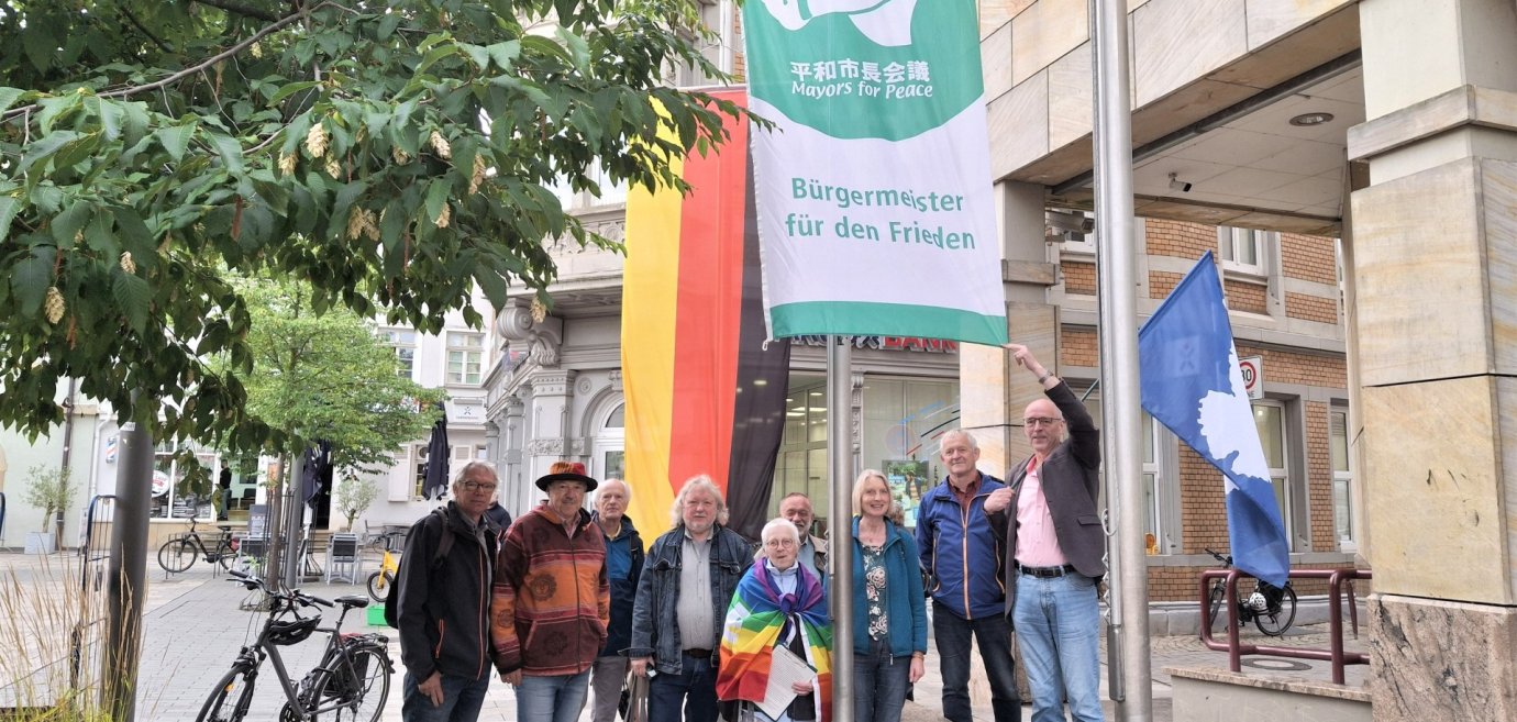 80 Jahre nach Hiroshima: Am Flaggentag der Mayors for Peace weht Fahne ...