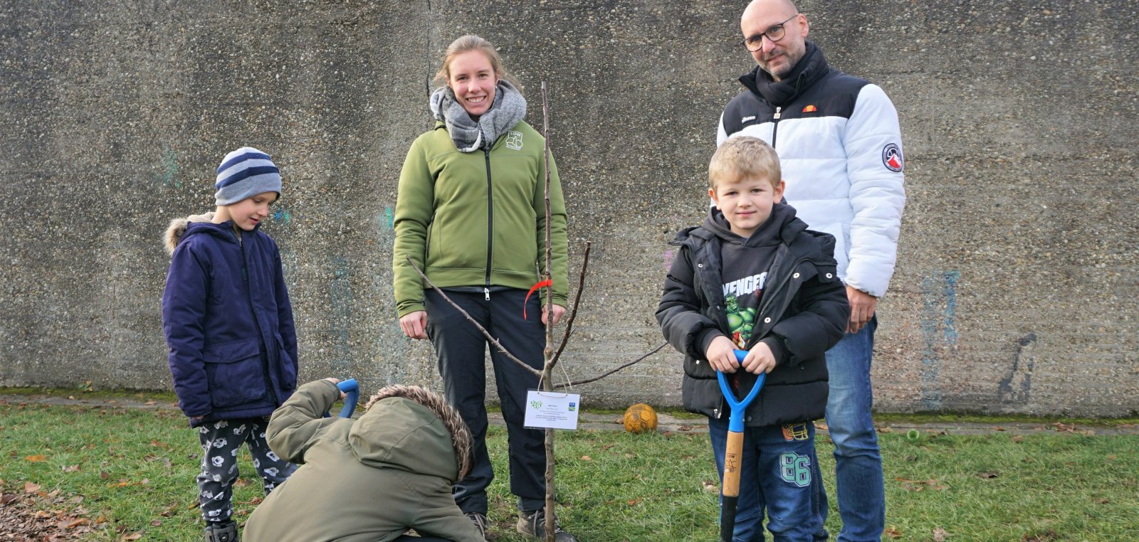 Kita Jungstraße in Bad Kreuznach gewinnt Apfelbaum von der SDW Rheinland-Pfalz | Stadt Bad Kreuznach